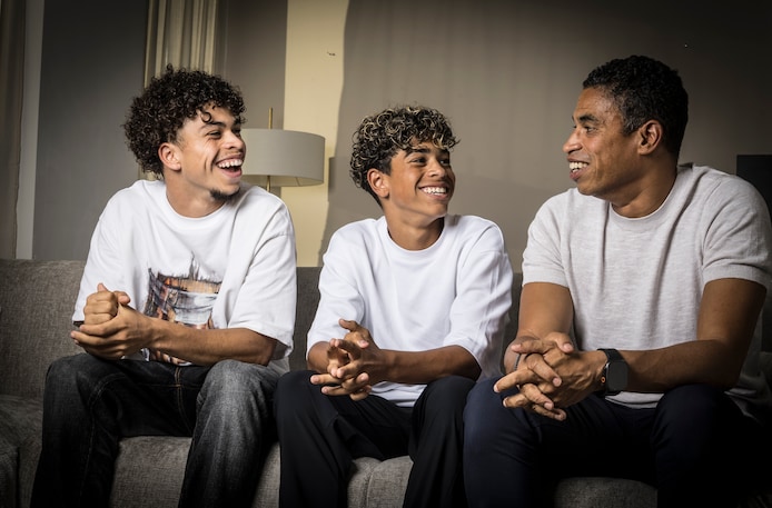 Vader coach, zoon debuteert, broertje droomt groot: bij de familie ...