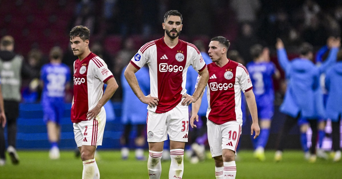 Mokerslag in Arena: Ajax verliest van FC Twente en zakt verder weg naar ...