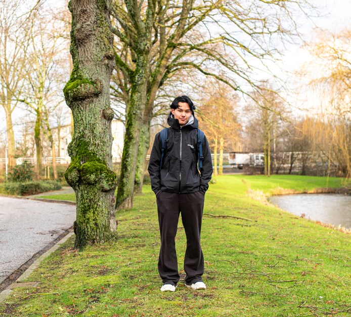 Julian (16) heeft een eigen kledingmerk: ‘Ik kijk graag naar mensen die ...