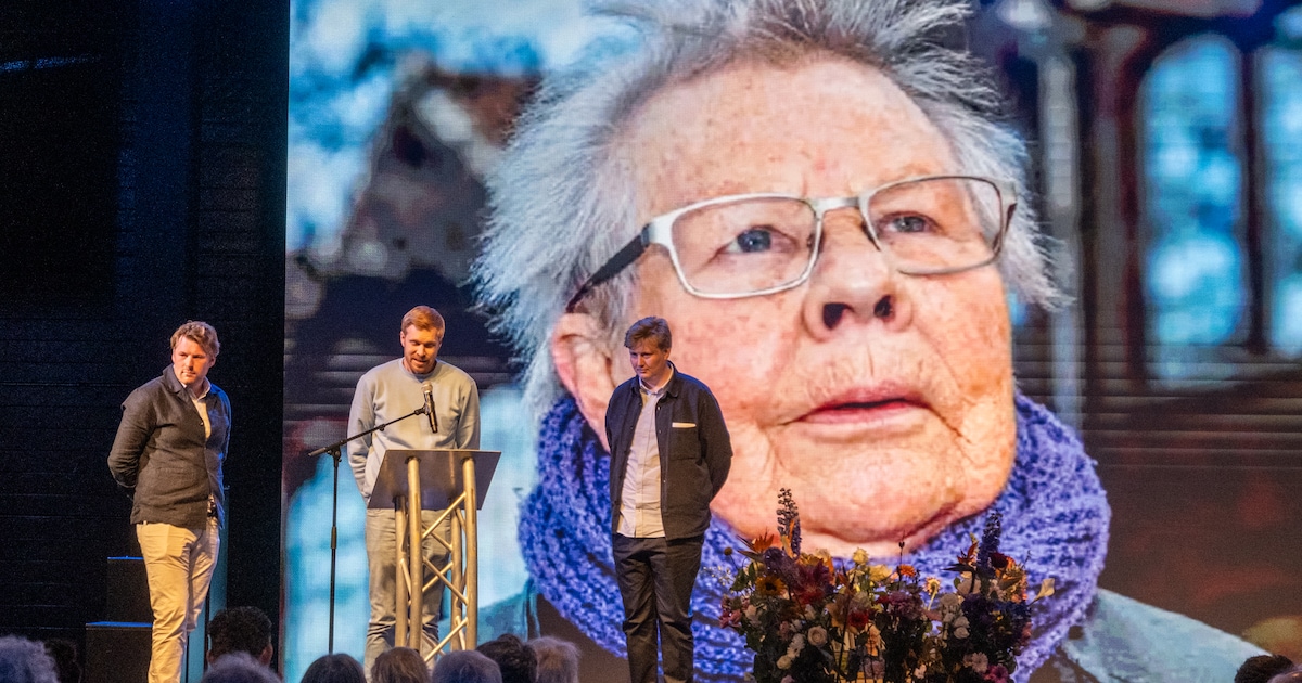 Massaal afscheid van geliefde Joke Sickmann (93) in ‘haar ...