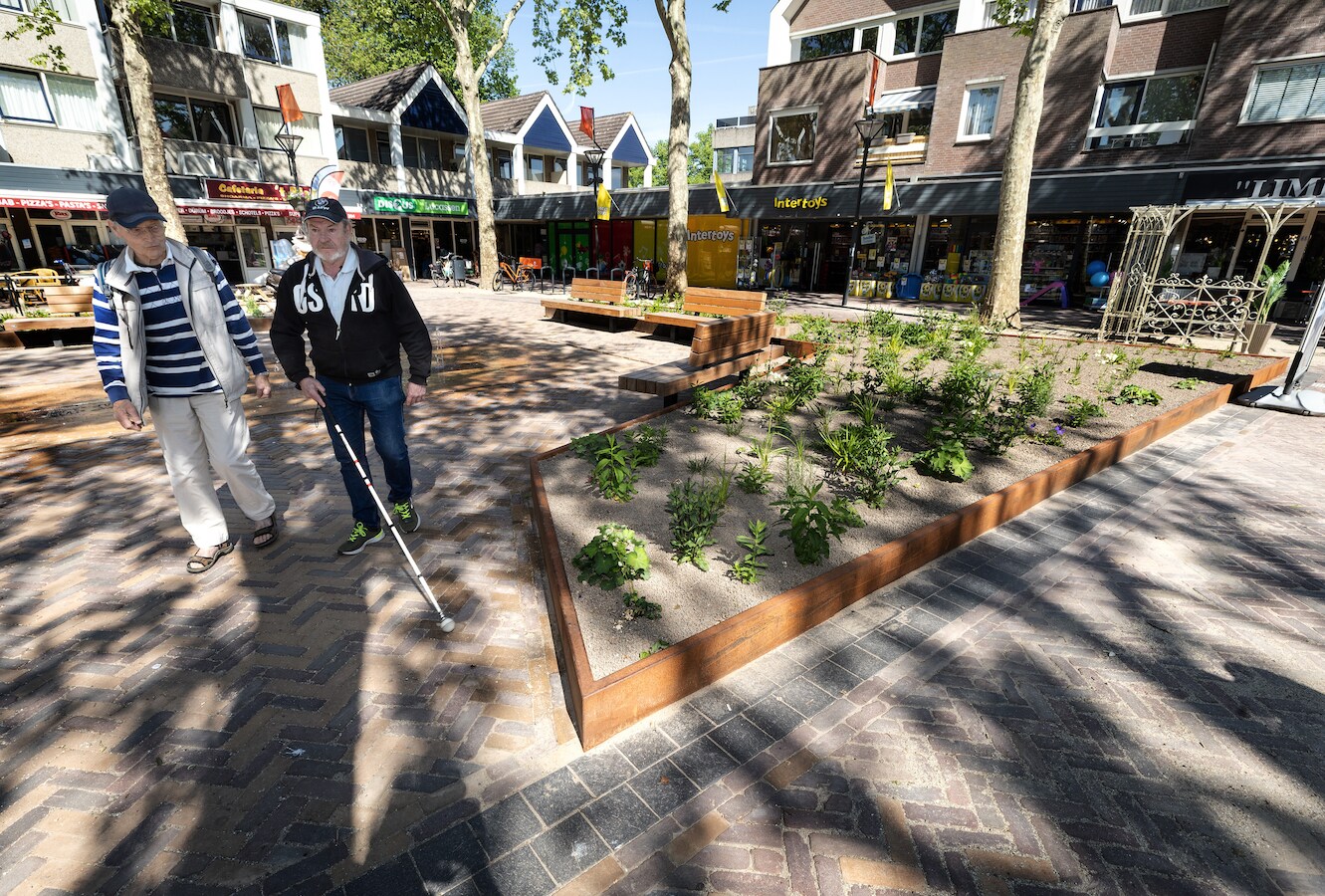 Dit bekende Zevenaarse plein is gerenoveerd, maar is het ook wat? Een ...