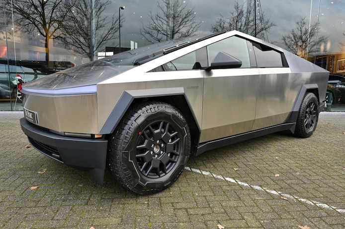 Tesla Cybertruck die te koop stond binnen één dag verkocht aan ...