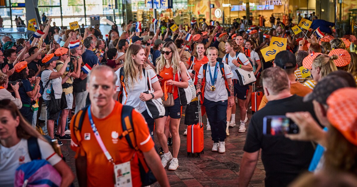 Met We are the champions en een erehaag worden olympiërs op Rotterdam ...