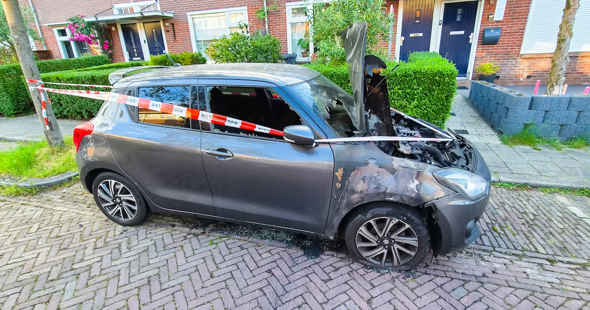 Auto brandt uit in Arnhem, voertuig afgezet met politielinten | Regio ...