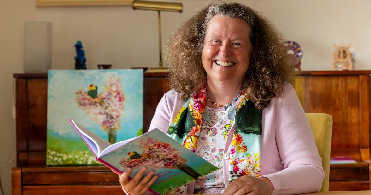 Neeltje schrijft en schildert, maar blijft dominee: ‘Mijn boek zit ...