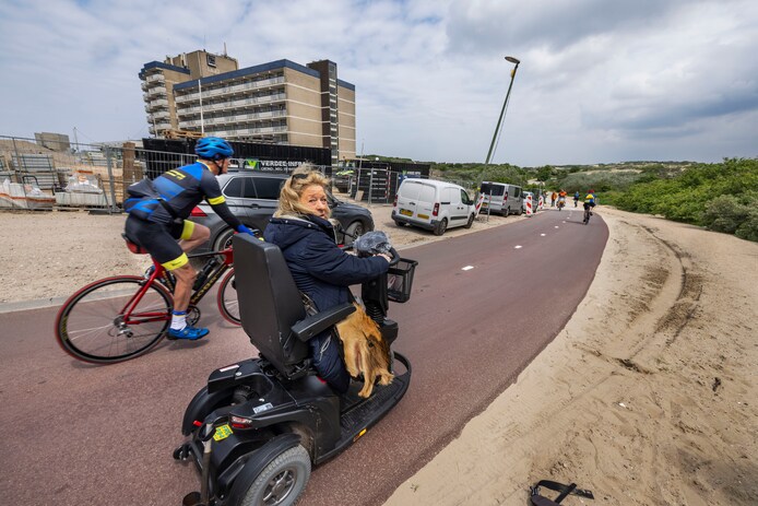 Mindervalide badgasten in Kijkduin komen strand nauwelijks op: ‘Weg is levensgevaarlijk’ | Den ...