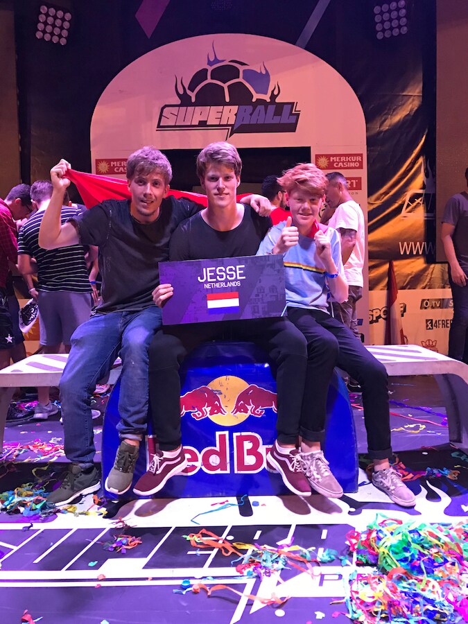 Geslaagd WK balkunstenaar Jesse Marlet | Foto | AD.nl