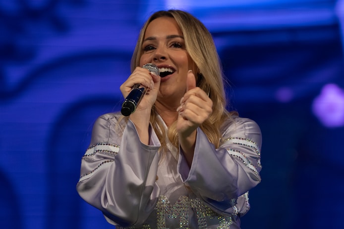 Emma Heesters terug op podium na kankerdiagnose: 'Net voordat ik op ...