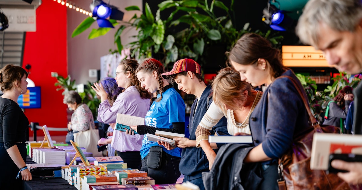 Maren Stoffels en Louisa Reid winnen Beste Boek voor Jongeren | Show ...