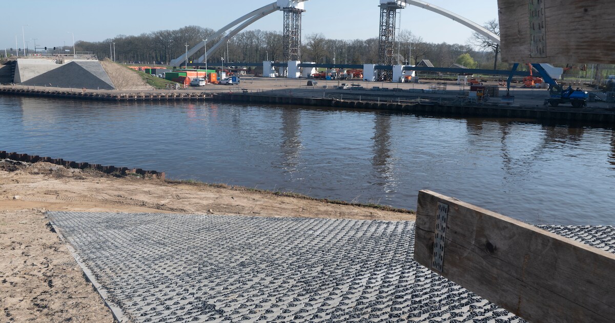 Speciale kijkplek voor publiek bij ‘invaren’ van nieuwe brug bij Lochem ...