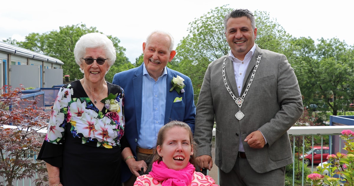 Het huwelijksbootje van diamanten paar Dirk en Elly Veld-Troost was een ...