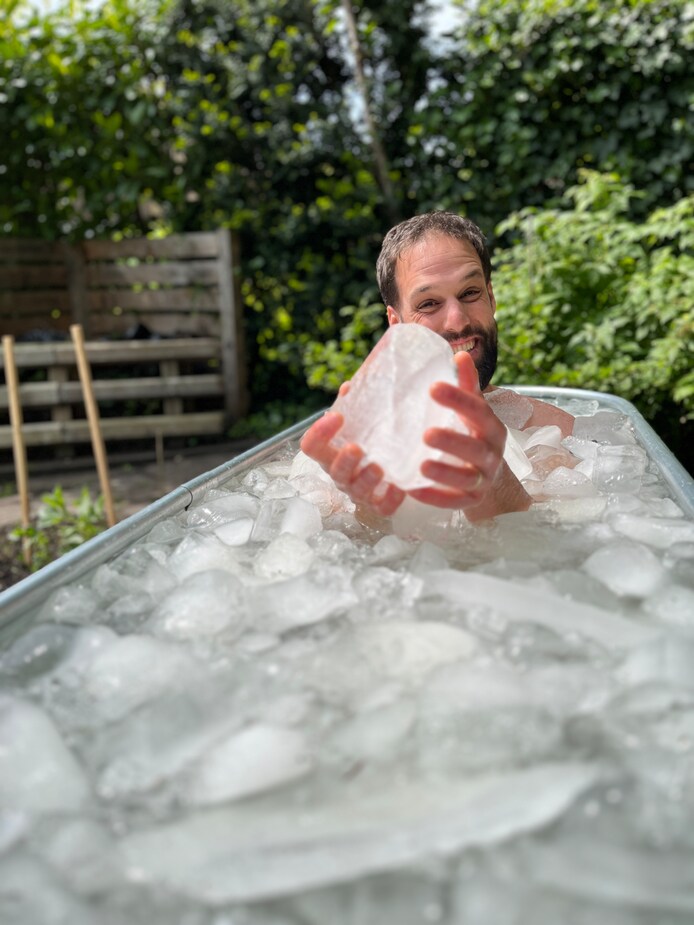 Marcel leert je genieten van een ijsbad: ‘Goed om je lijf open te ...