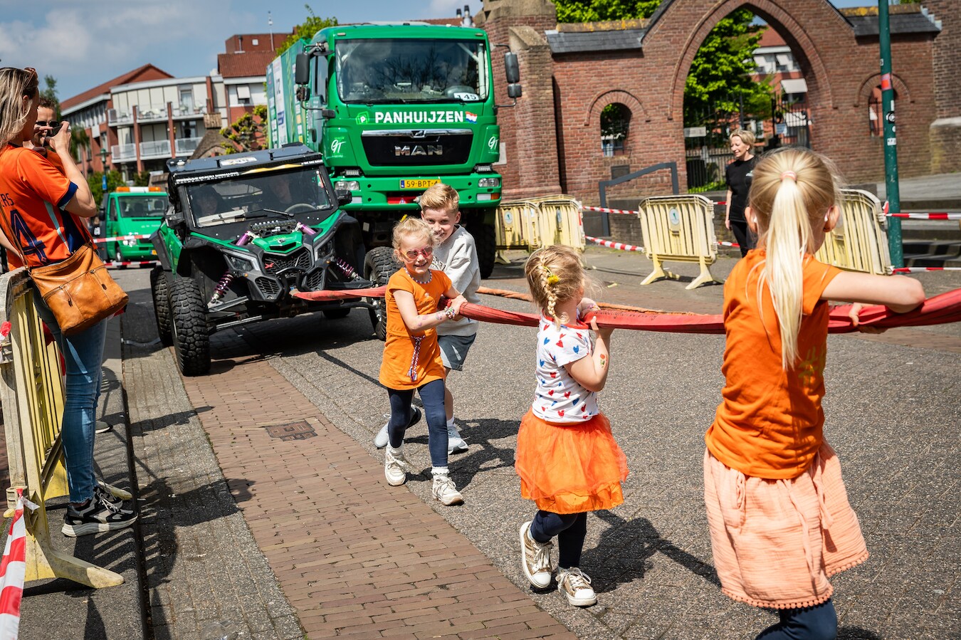 Krachtpatsers in actie, toosten en afscheid nemen van herinneringen op ...