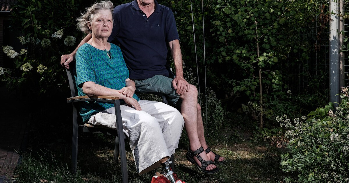 Ineke gaat even liggen, haar man Koert vertrouwt het niet: in het ...