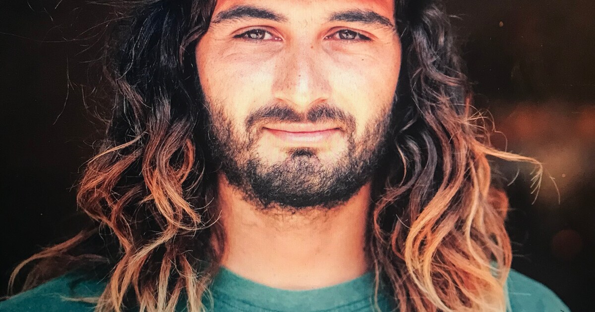 Sacha (28) kon nauwelijks lopen door ernstige reuma, maar surft nu op ...