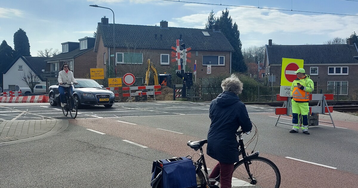 Deze straat bij de Lidl in Velp is tijdelijk afgesloten voor doorgaand verkeer | Rheden | AD.nl