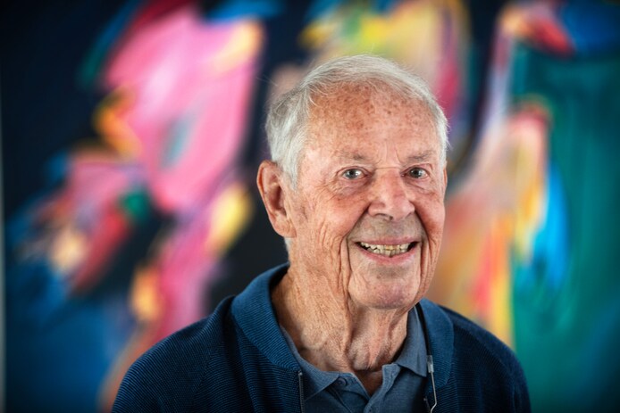 Robert (82) ‘bedacht’ het dorp Houten: ‘Trots is niet het goede woord ...