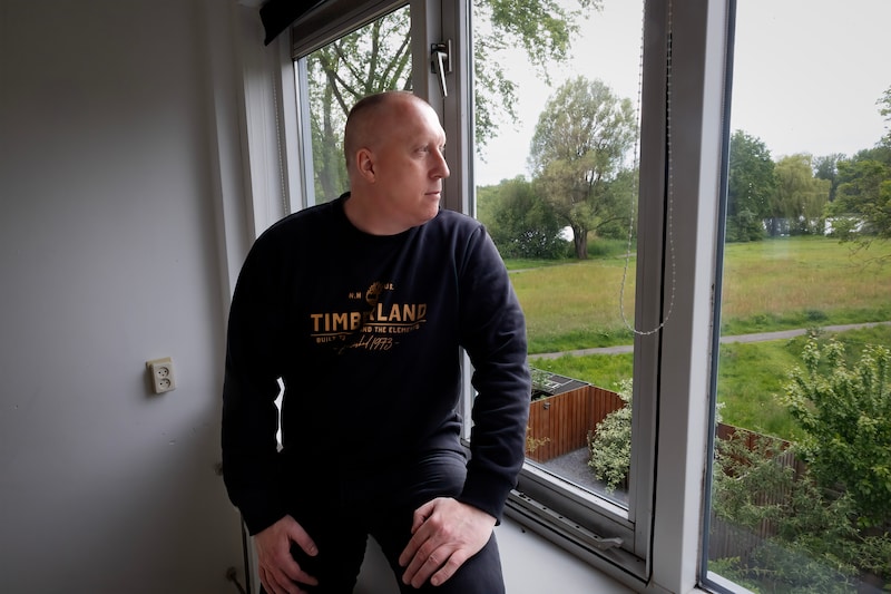 Edward (52) zit alleen in huis met 4 slaapkamers, maar mag niet ...