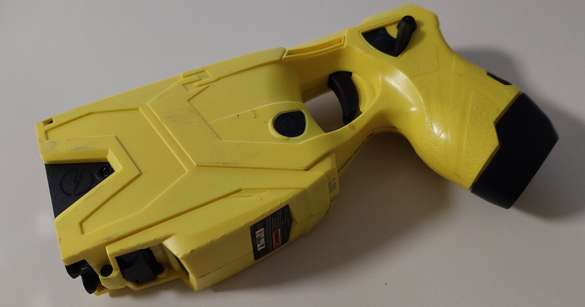 Politie gebruikt taser om man met drugs bij zich aan te houden in ...