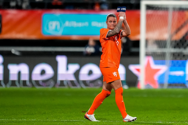 Oranje Leeuwinnen nipt langs Canada bij afscheid Sherida Spitse: eerste ...