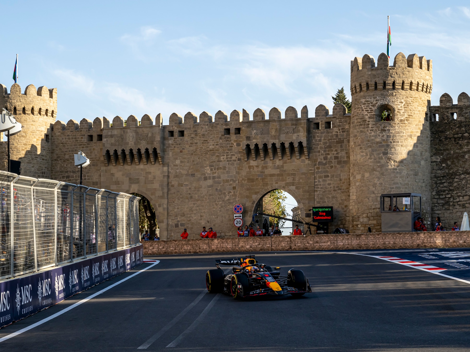 Stand Formule 1 | Max Verstappen profiteert van dramatisch weekend McLaren in Azerbeidzjan ...