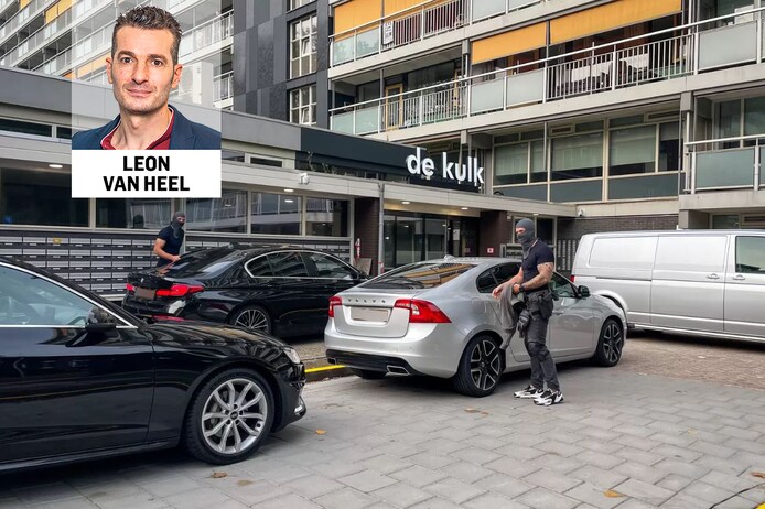 Als een arrestatieteam een ouderencomplex in moet, dan weet je dat het ...