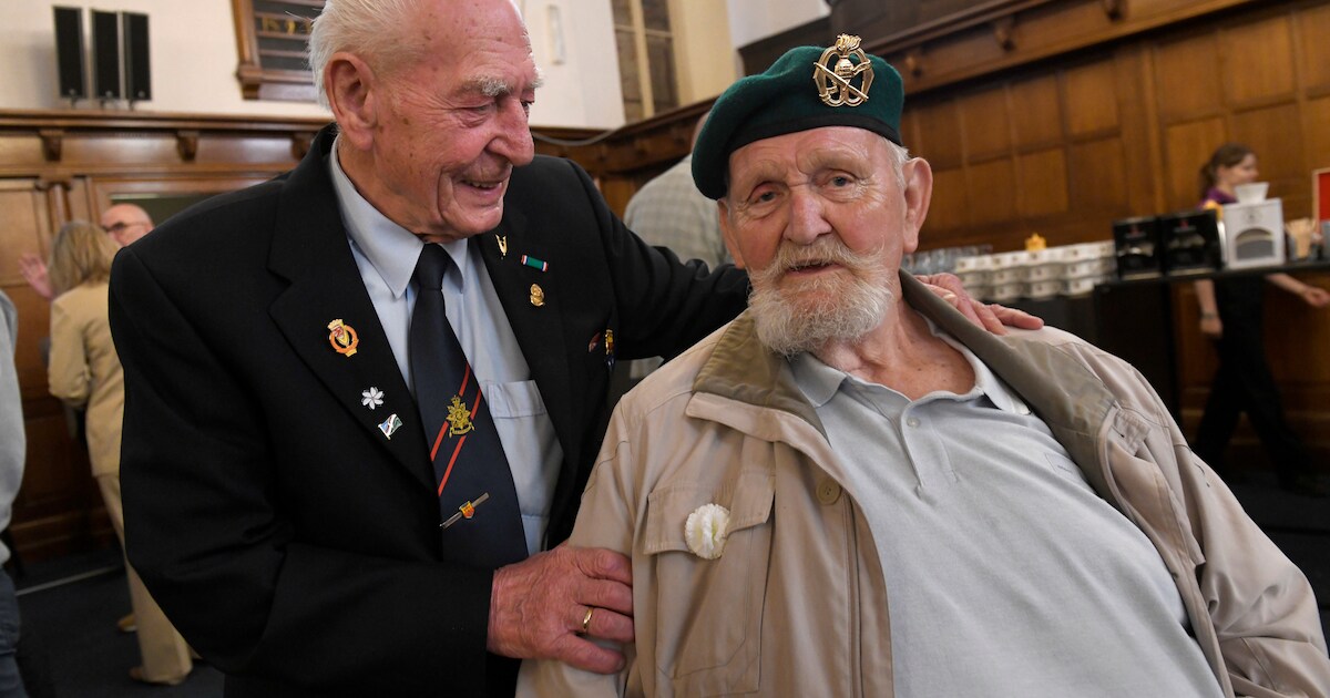 Veteranen gniffelen in Enschede om vegan lunch: ‘Dat is voor watjes ...