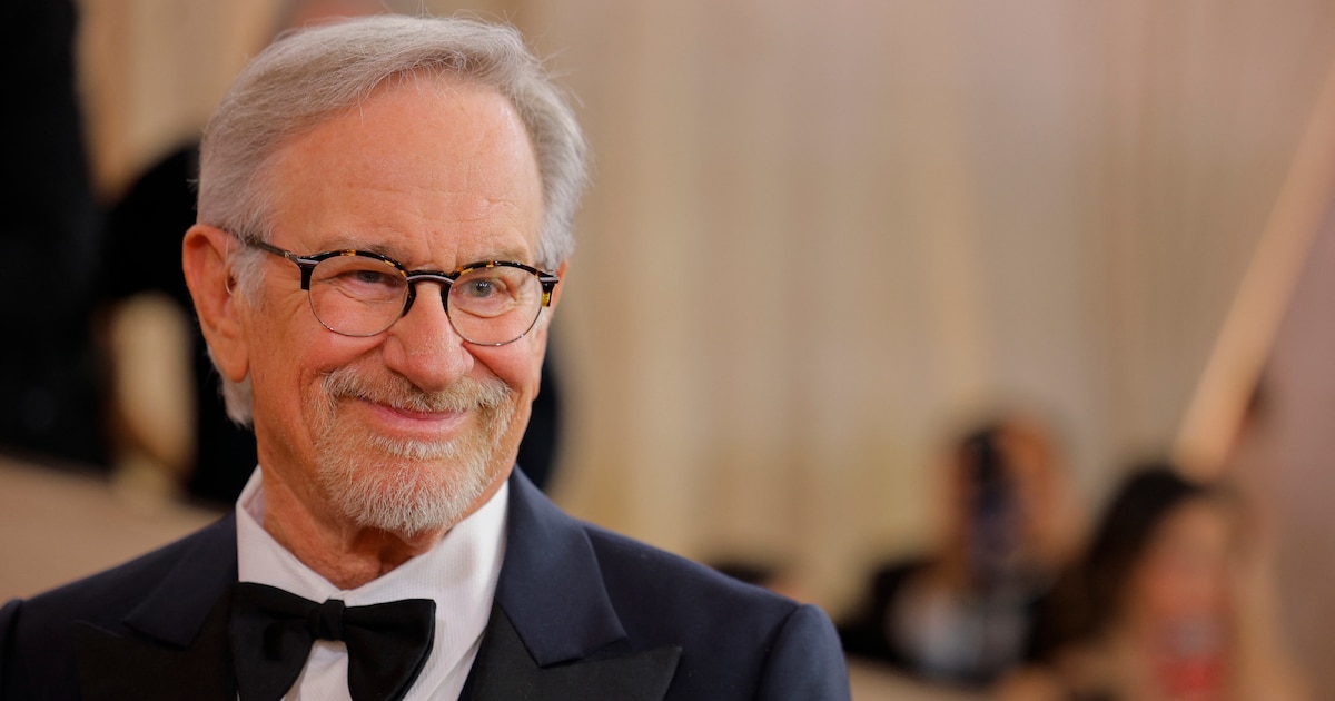Steven Spielberg na winst Grammy nu ook lid van prestigieuze EGOT-club ...