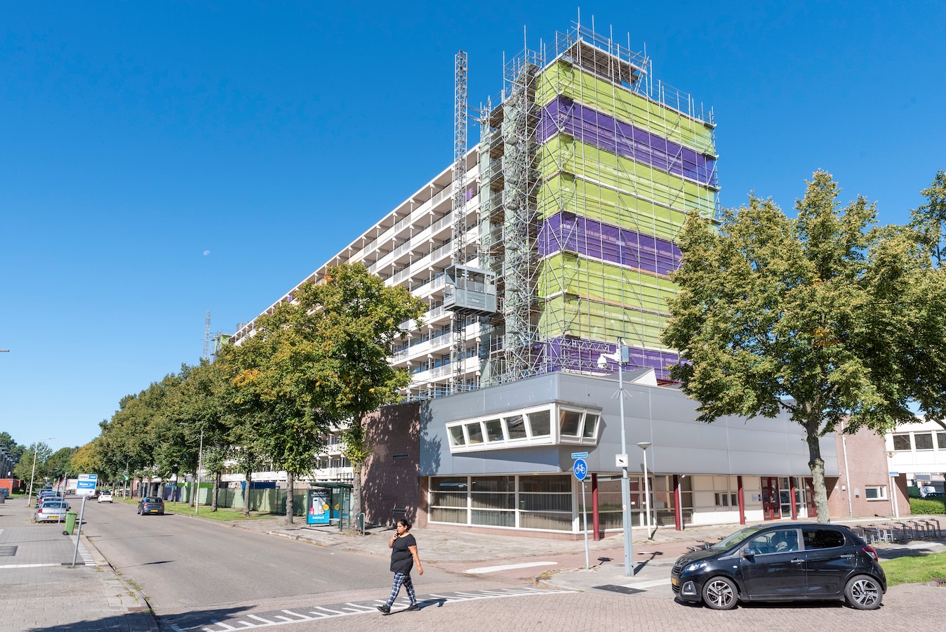 Jos (68) heeft straks eindelijk een tochtvrije flat en blij dat ze is ...