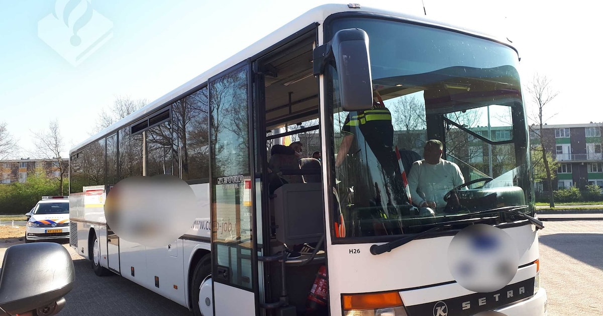 Bekeurd uitzendbureau: arbeidsmigranten hadden in twee bussen moeten ...