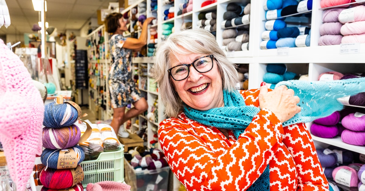 Klanten balen, want Anja (67) stopt met haar handwerkwinkel: ‘Ik val ...