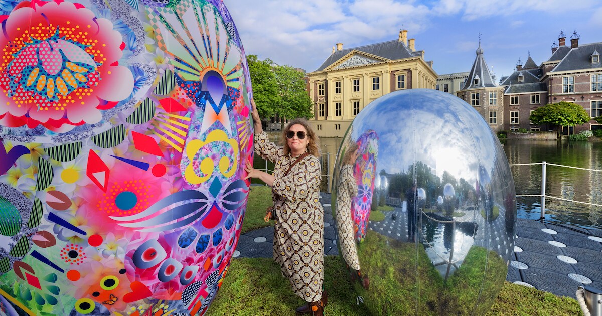 Naast het torentje van Mark Rutte drijft nu een tweede roze prieel in ...