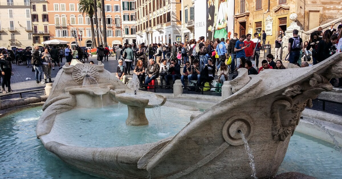 AS Roma deelt sneer uit aan Feyenoord met filmpje van fontein | Finale ...