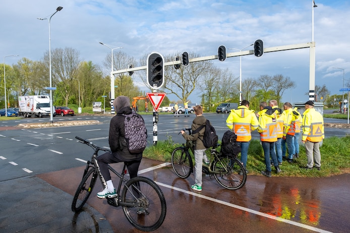 Verkeerslichten uit in Middelburg: het kruispunt is nu een klaslokaal