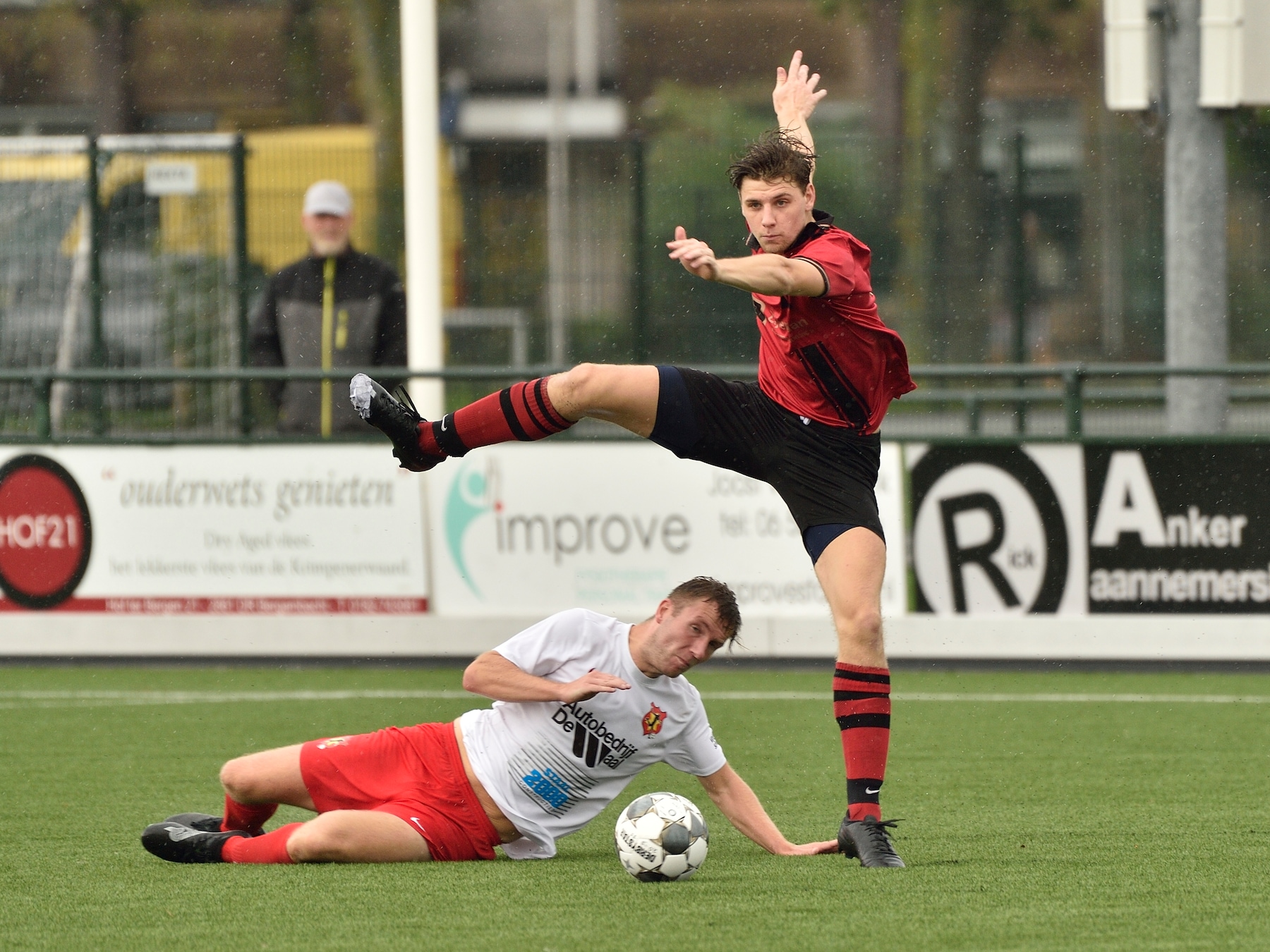 FC Oudewater-trainer blij na zwaar seizoen: ‘Gelukkig mocht ik nog blijven liggen van mijn vrouw ...
