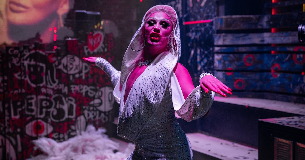 Dragqueen Miss Envy Peru: ‘Ik ben aangevallen door jongens met een ...