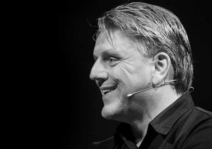 Eerbetoon aan een icoon: minuut stilte en Ice Cream Man voor Jonnie ...