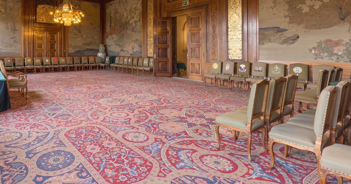 Historisch Hereke-tapijt terug in Haags Vredespaleis: restauratie na ...