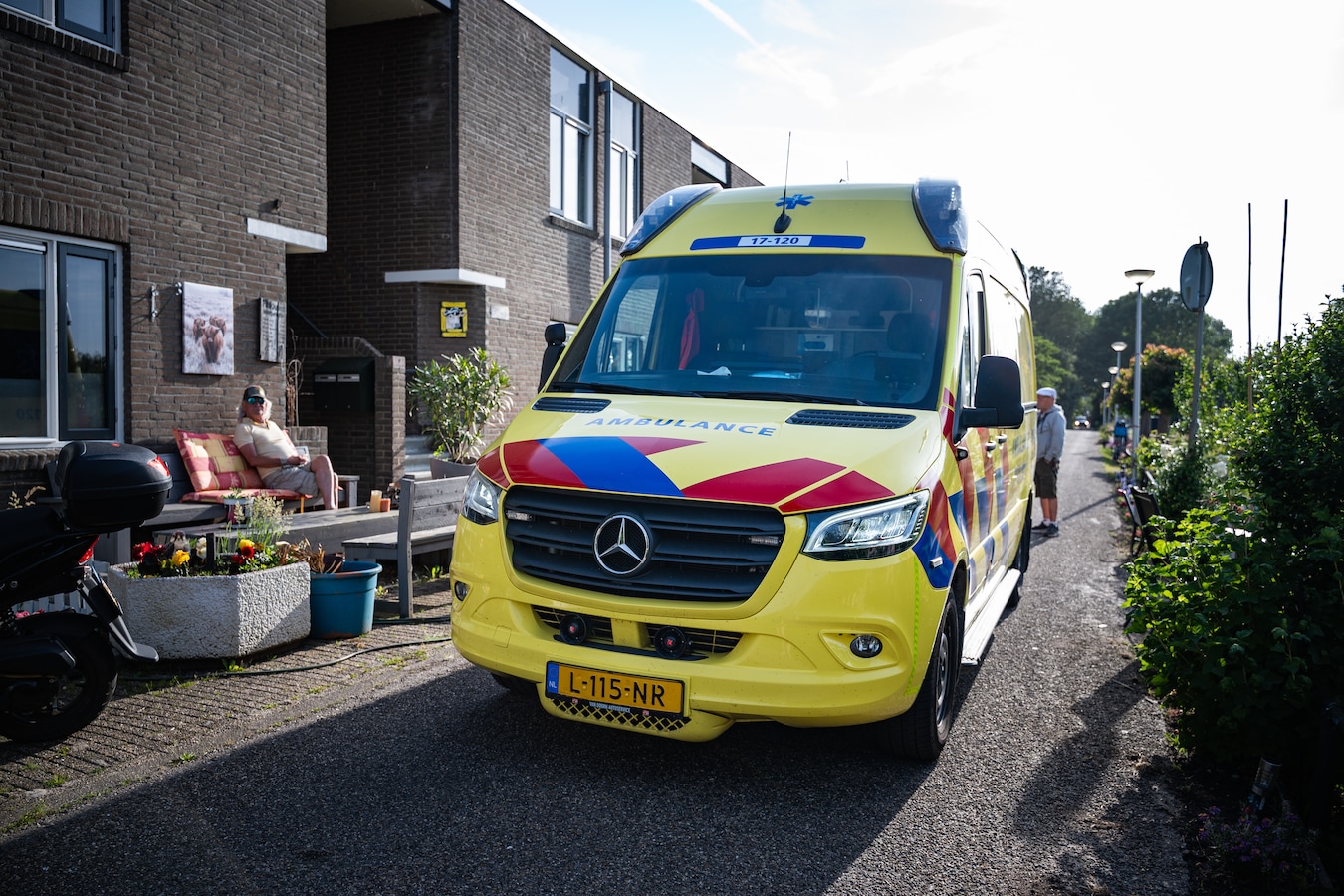 Man gewond bij steekpartij na ruzie in woning in Hellevoetsluis | Foto ...