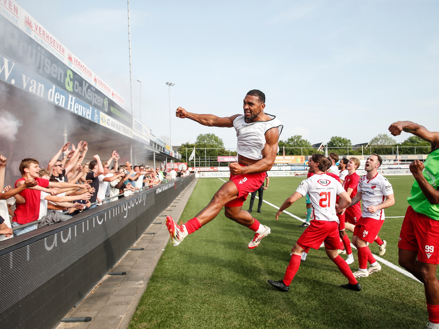 Feest voor de voetballiefhebber: laatste speelronde in het amateurvoetbal zit vol ontknopingen ...
