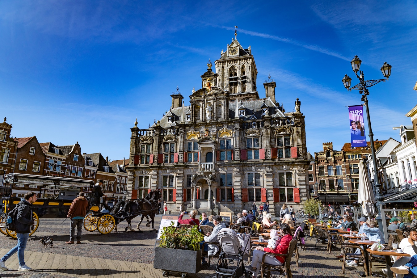 Delftse politiek reageert onderkoeld op FvD‑collega met link met ...