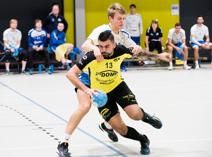 Novica Radevic handbalt bij Houten om zieke vader te vergeten: ‘Dit is ...