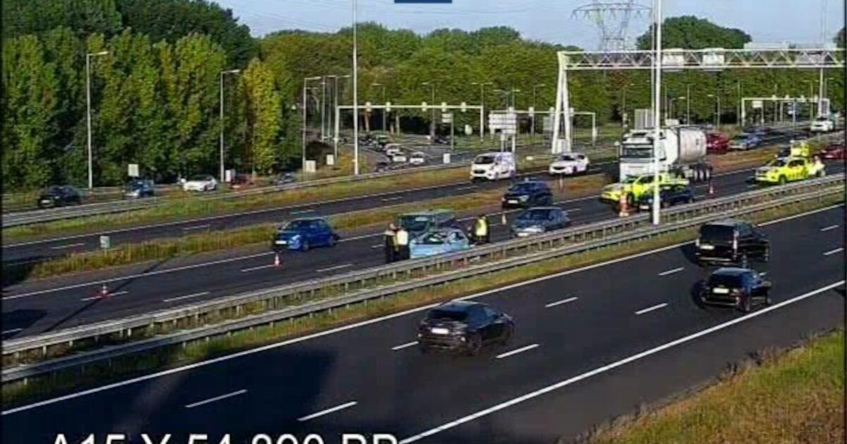 Botsing op A15 bij Rotterdam-Charlois zorgt voor lange file - Oozo.nl