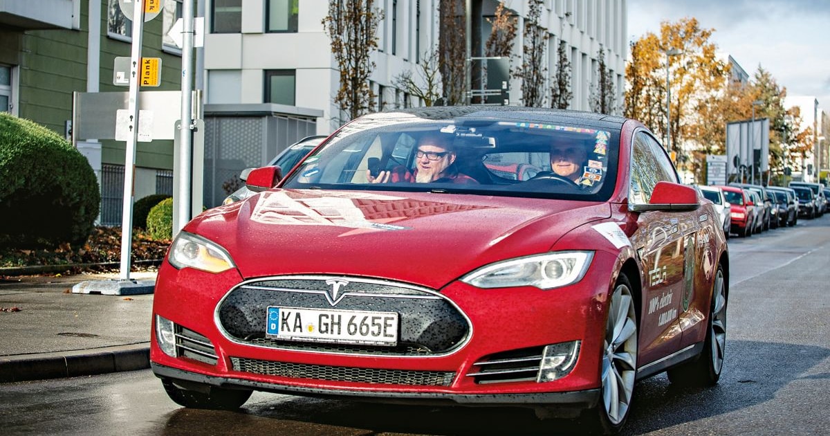 Deze Tesla heeft bijna 2 miljoen kilometer gereden en dit onderdeel ...