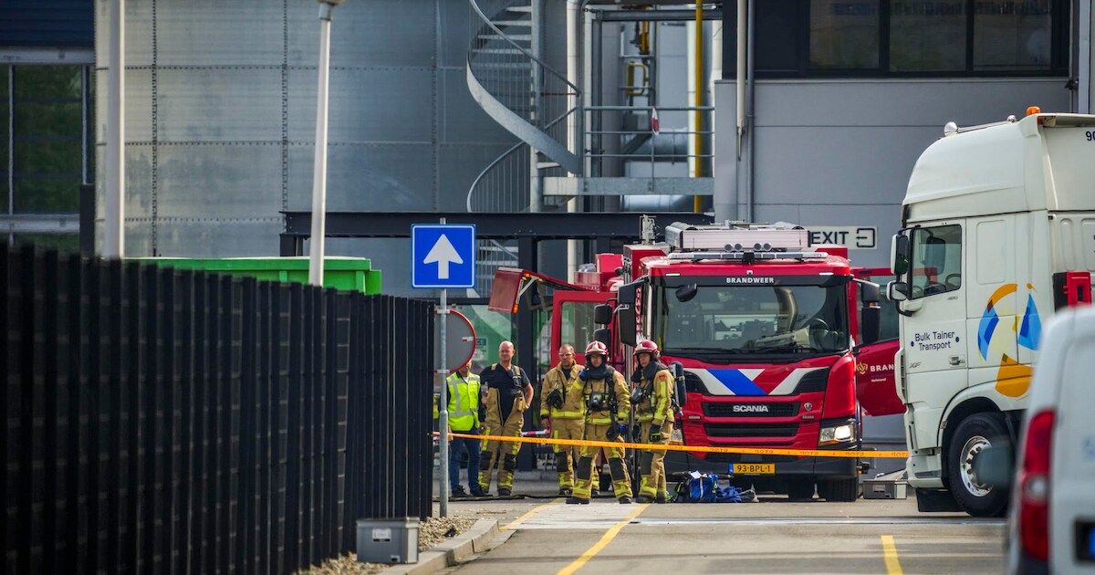 Gewonde bij Helmonds bedrijf door lekkende bijtende stof uit tankwagen ...
