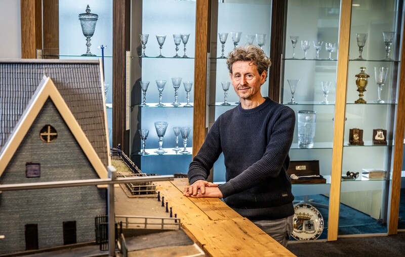 Van eeuwenoude landmeetstok tot 200 drinkbekers: Frank bewaakt de ...
