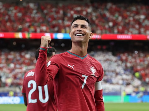'Ze zeiden dat ik met pensioen moest gaan…': Cristiano Ronaldo bijt na ...