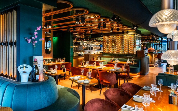 We stappen teleurgesteld en zelfs wat chagrijnig Square ‘47 weer uit ...