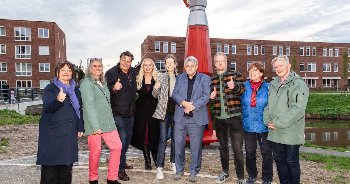 Kunstwerk Zuil van Palenstein onthuld in Zoetermeer | Zoetermeer | AD.nl