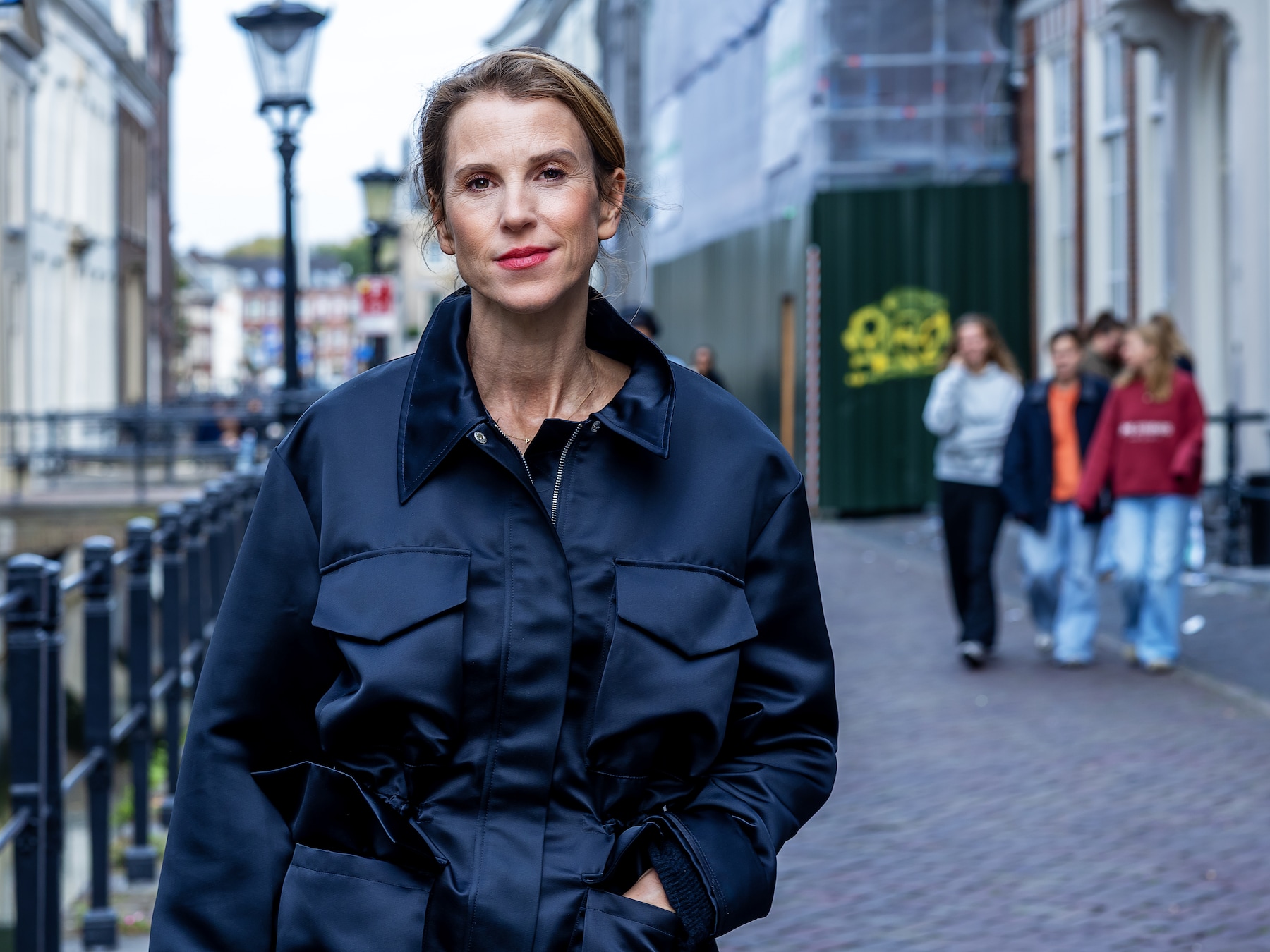 Carrie ten Napel: ‘Persoon­lij­ke verhalen passen meer bij mij dan dat hakken en zagen’ | Show ...